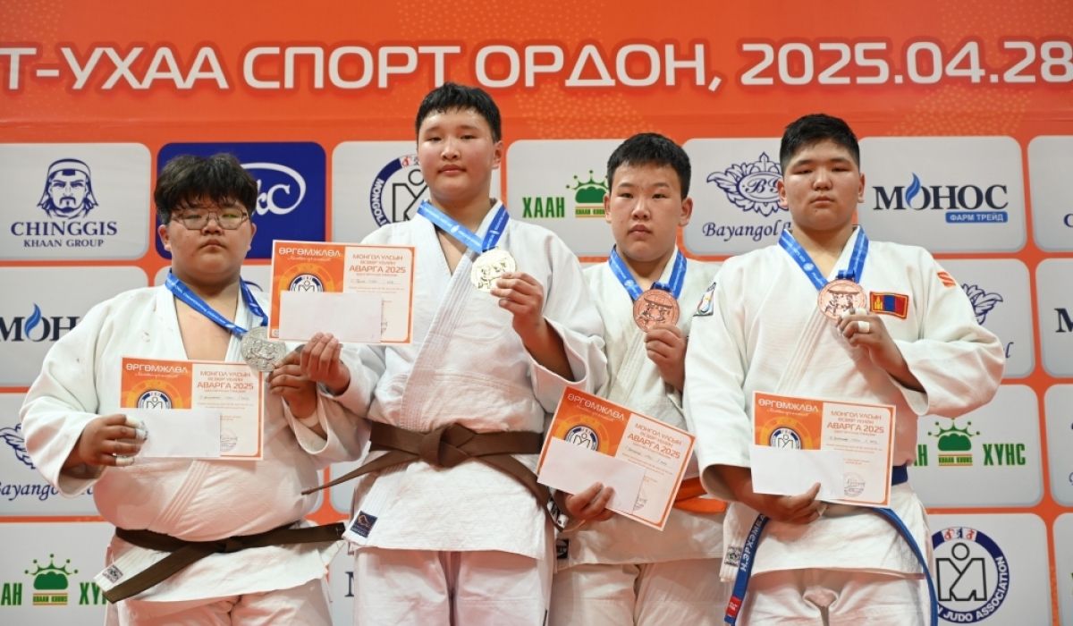 Дархан аварга А Сүхбатын хүү С Төрхур жүдо бөхийн улсын аварга болжээ