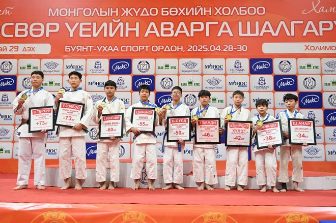 Дархан аварга А Сүхбатын хүү С Төрхур жүдо бөхийн улсын аварга болжээ